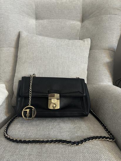 Trussardi crna kožna torba