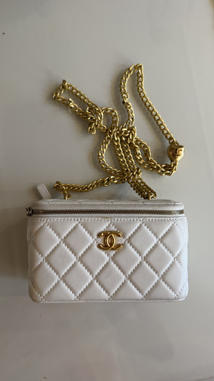 Chanel vanity torba popust na 100e