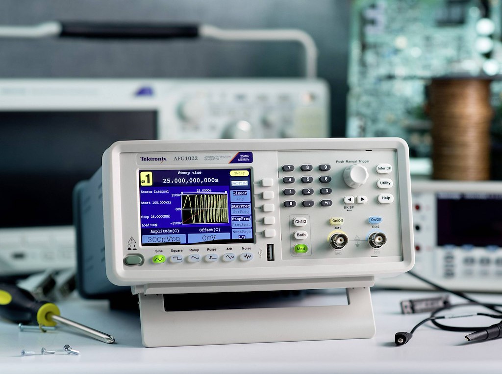 Tektronix AFG1062 funkcijski generator 0,000001 Hz – 60 MHz