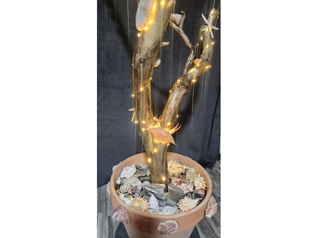 Lampa unikatna od drveta SNIZENO 5 DANA
