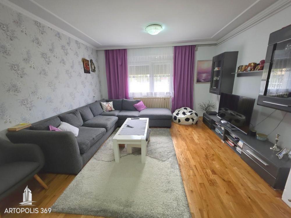 Renovirana i kompletno nameštena kuća 110m2, 5 ari ID#1519
160.000 €