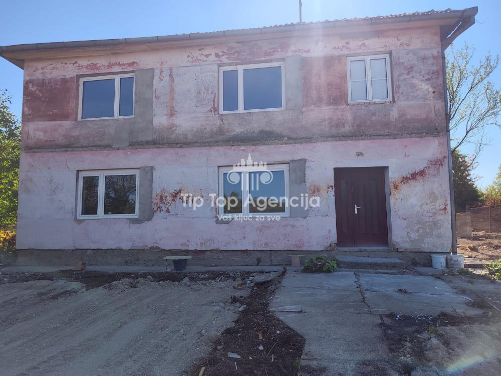 Kuća na putu ka Manastiru Mesić ID#1138
48.000 €