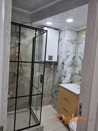 VLASNIK, JEDNOIPOSOBAN, 33M², TERASA, BULEVAR OSLOBOĐENJA, 2. SPRAT, DVORIŠNO ORIJENTISAN, LIFT, KOMPLETNO RENOVIRAN