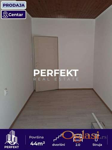 Centar,dvoršni 44m2, dvosoban