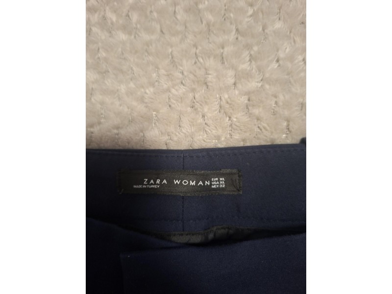 Zara fenomenalne teget pantalone