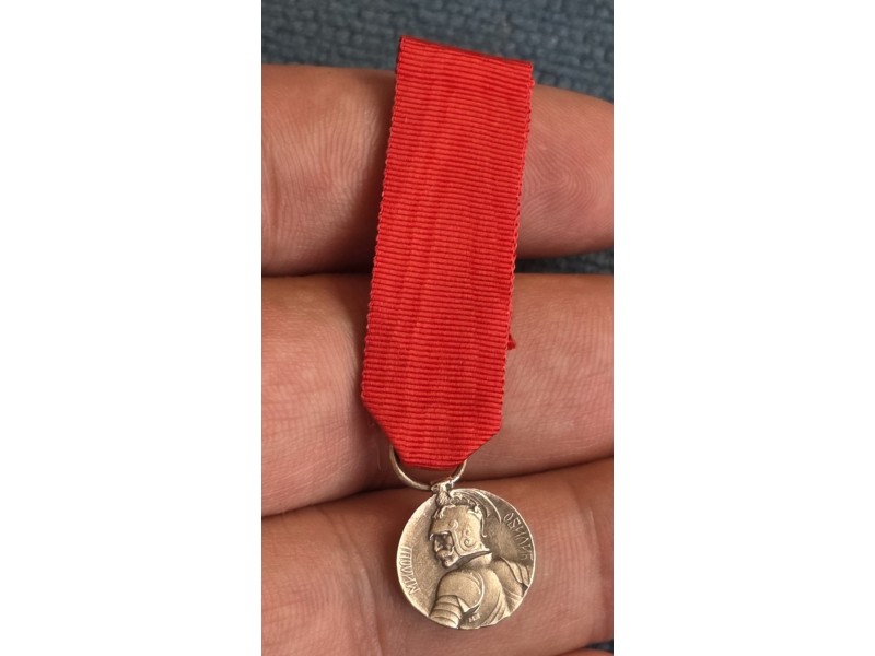 PERFEKTNA SREBRNA MINIJATURA MILOSA OBILICA