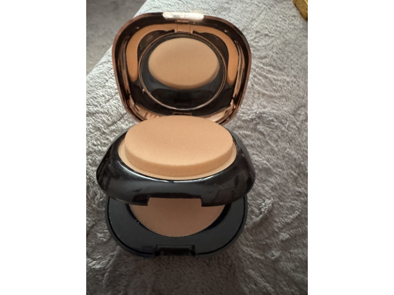 Kameni puder 2 u 1 sa ogledalom