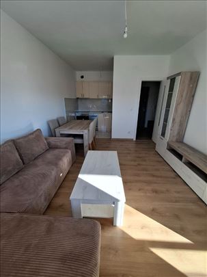 Na prodaju prelep stan 42,58 mkv sa namestajem