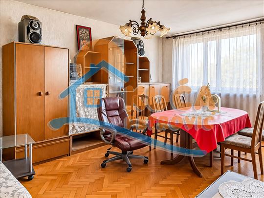 Na prodaju stan 69m2, kod Pravnog fakulteta