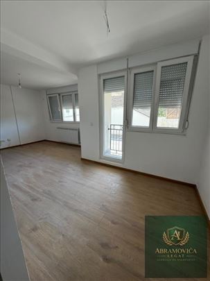 Na prodaju stan u centru Stare Pazove, 35m2