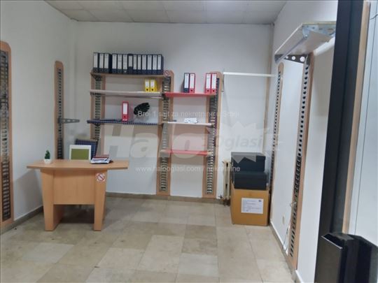Izdaje se lokal u TC Banjica, 15 kvadrata