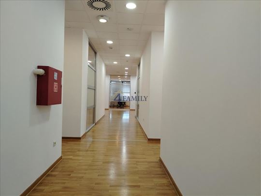 Poslovni prostor, Bežanijska kosa, odmah useljiv