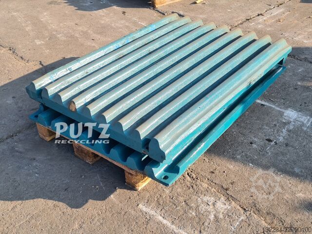 Extec C10 čeljusna ploča za drobilicu
Putz Recycling Premiertrak 300 / 330 JAW SET