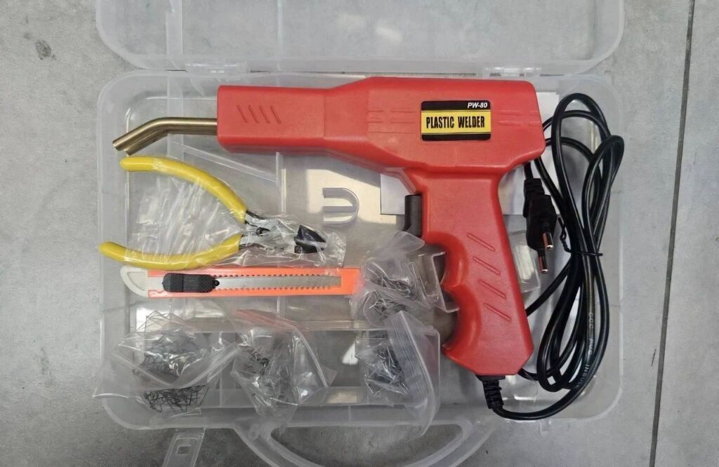 Pistolj za varenje plastike Cena: 3500din Pogodno za popravku i