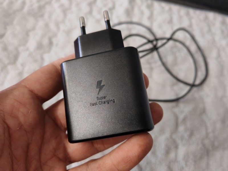 Brzi Punjac Za Mobilni Telefon 45w Kabal 5A Dupli C