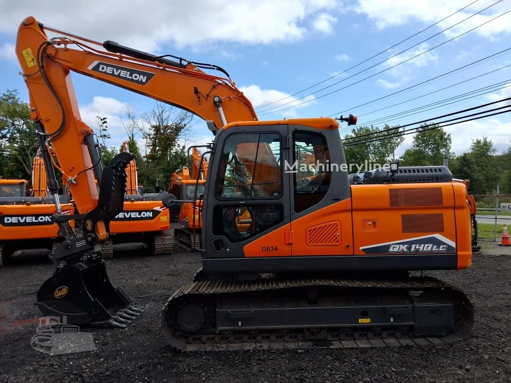 Novi Develon DX140LC-7 bager guseničar