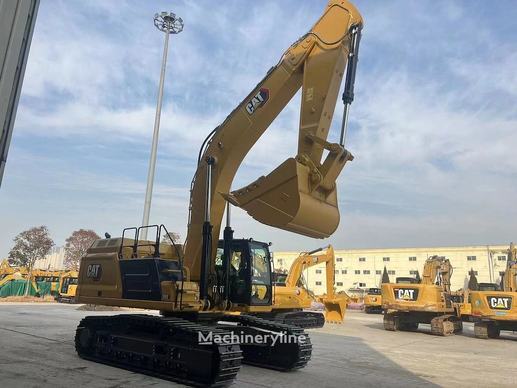 Novi Caterpillar 352 bager guseničar
