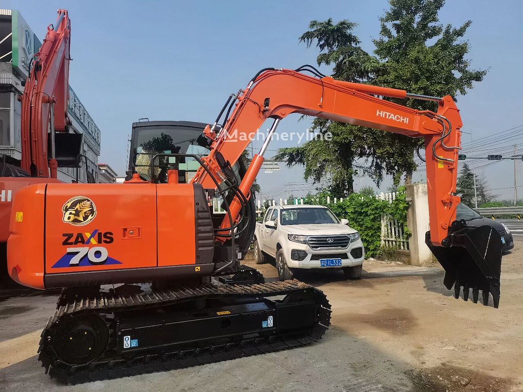 Novi Hitachi ZX70-6A mini bager