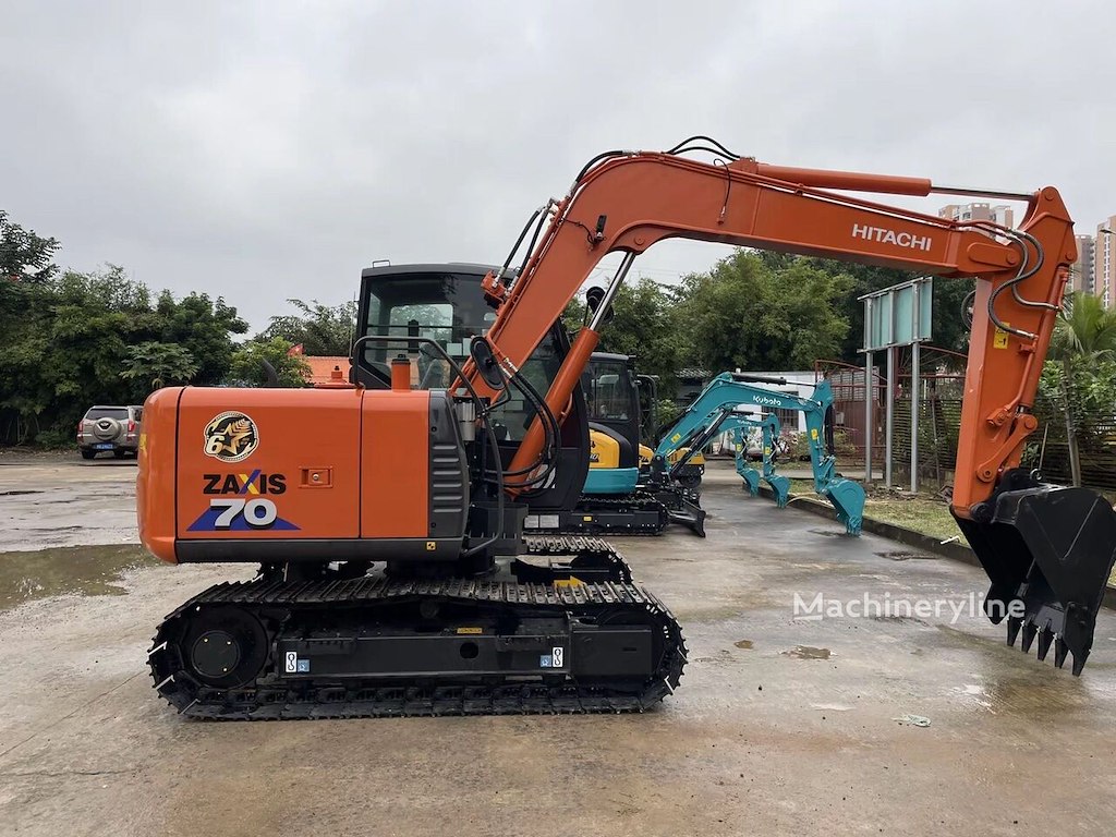 Novi Hitachi ZX70 mini bager