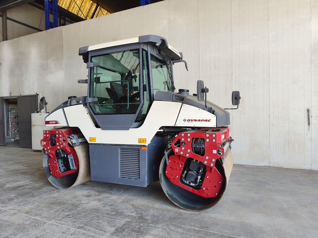 Novi Dynapac DG2300 valjak za asfalt