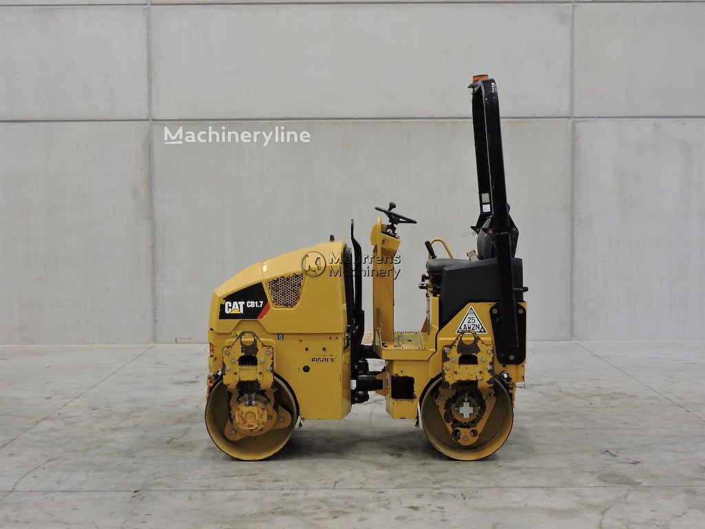 Caterpillar CB1.7 valjak za asfalt