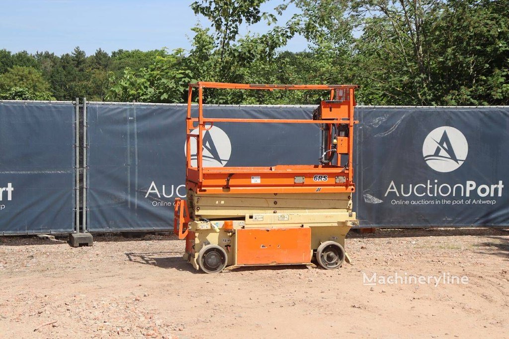 Prodaje se JLG 6RS makazastu platformu na aukciji
