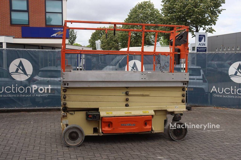 Prodaje se JLG 3246 ES makazastu platformu na aukciji