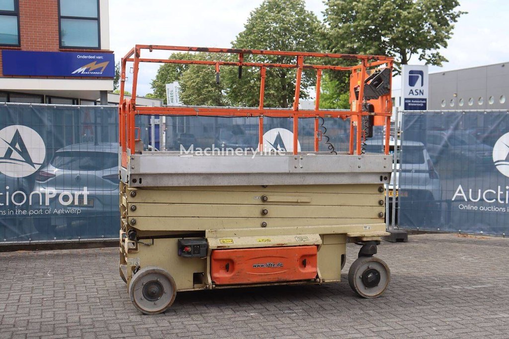 Prodaje se JLG 3246 ES makazastu platformu na aukciji
