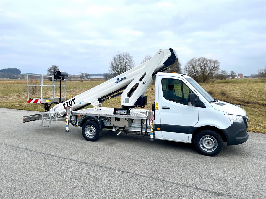 Nova Mercedes-Benz auto dizalica s korpom
