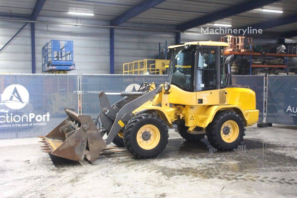 Prodaje se Volvo L30G multifunkcionalni utovarivač na aukciji