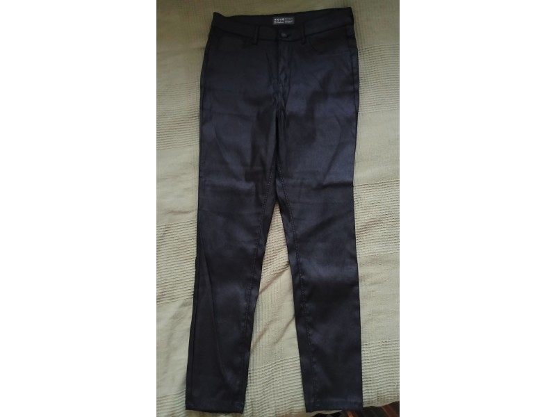 Primark crne voskirane duboke pantalone, 42