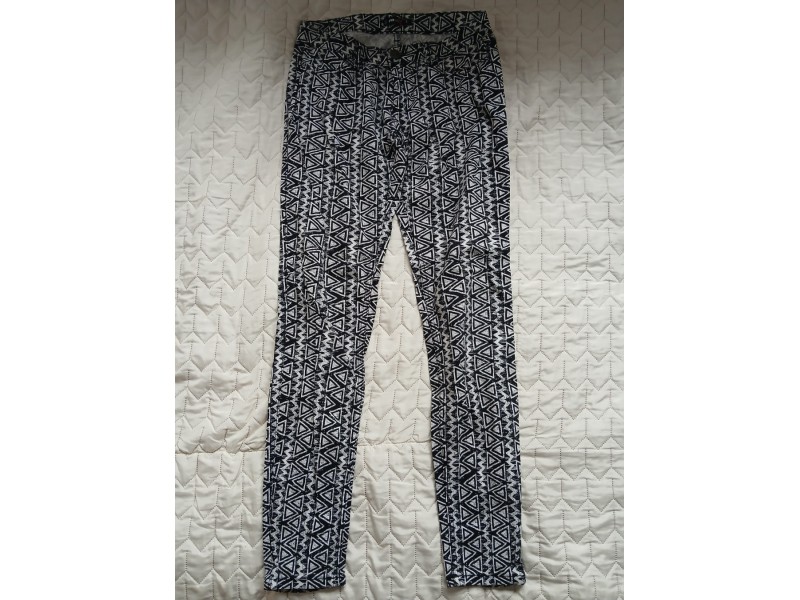 FB sister crno-bele dezenirane pantalone, S-M