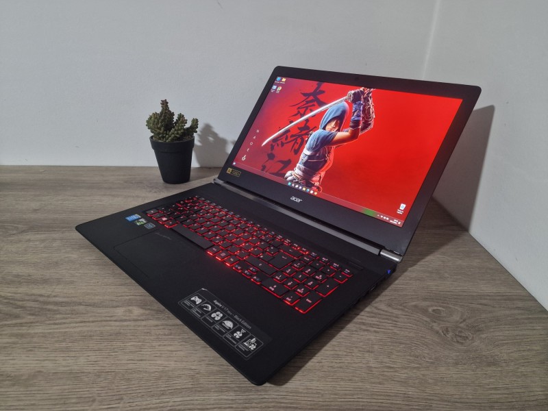Nitro V17 Black - i7 4710HQ - 256 SSD - 16GB - 2000GB