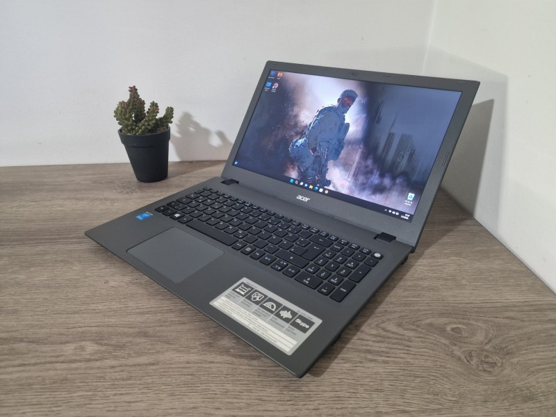ACER aspire E 15 - i5-5257u - 12GB - Iris 4GB - 1000GB