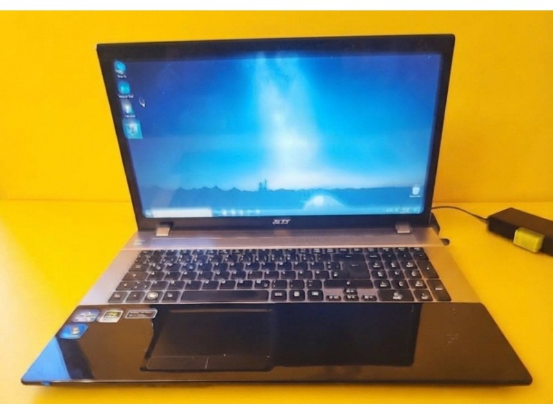 ACER 17.3 inča i5 8GB RAM brzi SSD+500GB HDD ODLIČAN