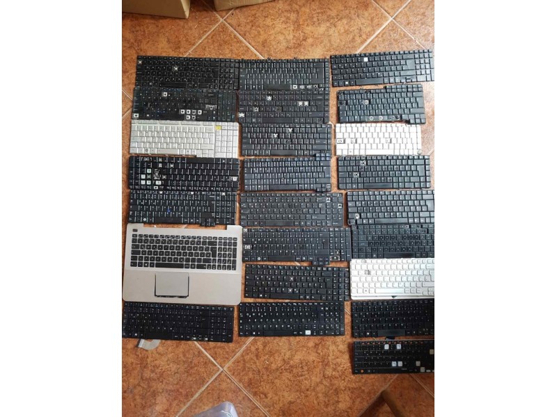LOT TASTATURA 24 KOM ZA LAPTOPOVE ZA DELOVE TASTERE
