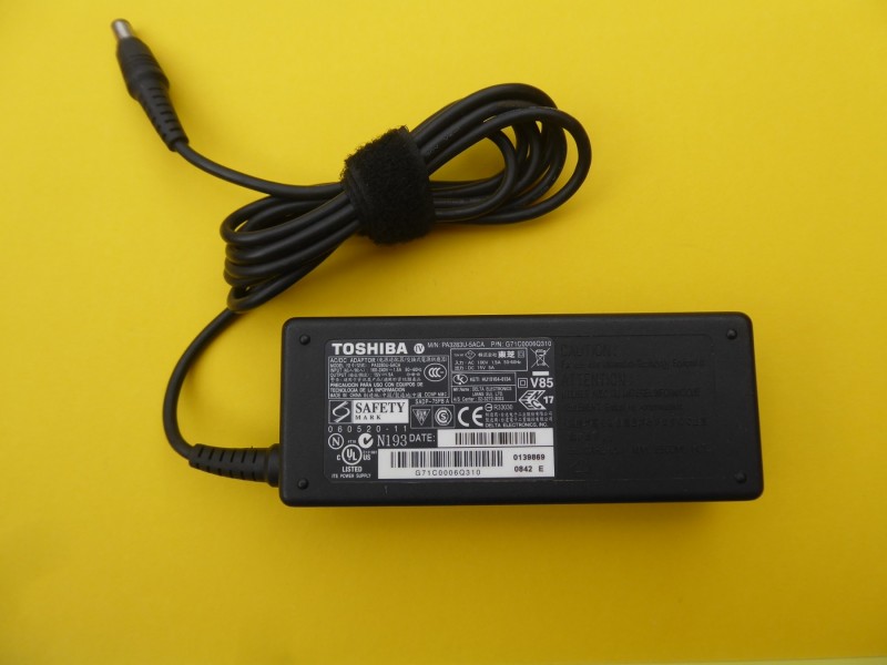 15V - 5A TOSHIBA Strujni adapter - punjač