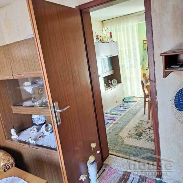 SREMSKI KARLOVCI - BANSTOL - 48.00 m2