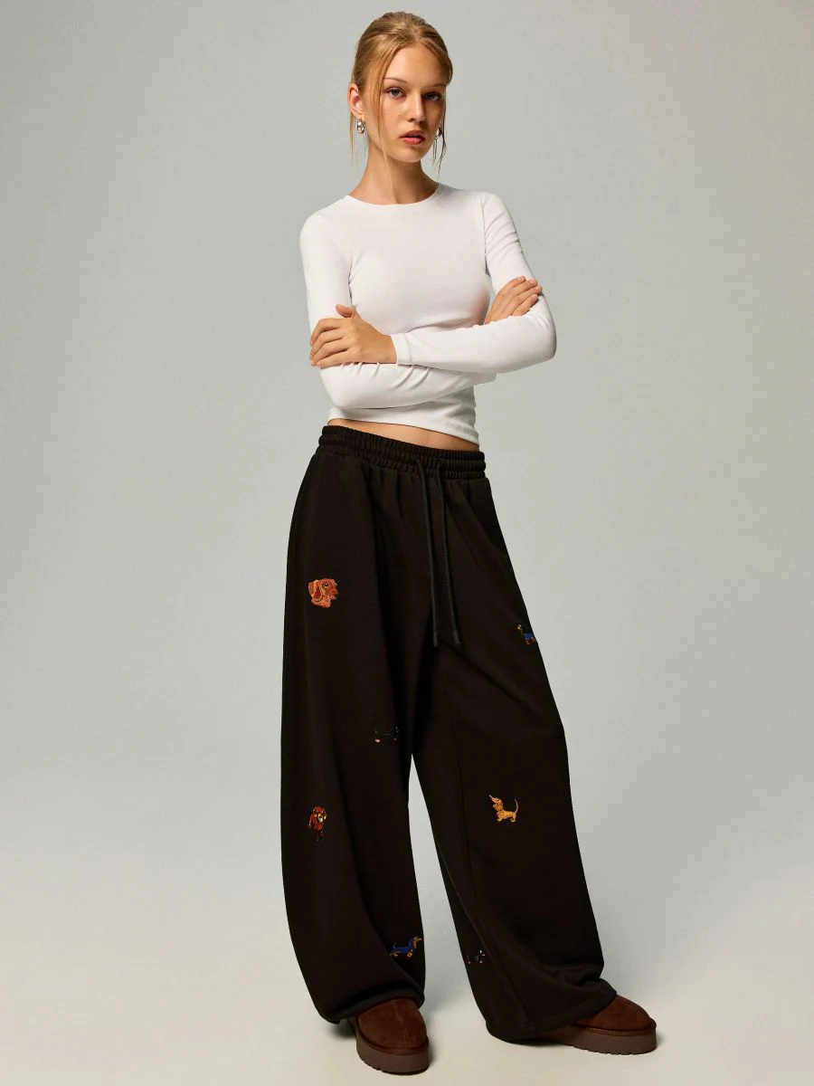 Široke sportske pantalone