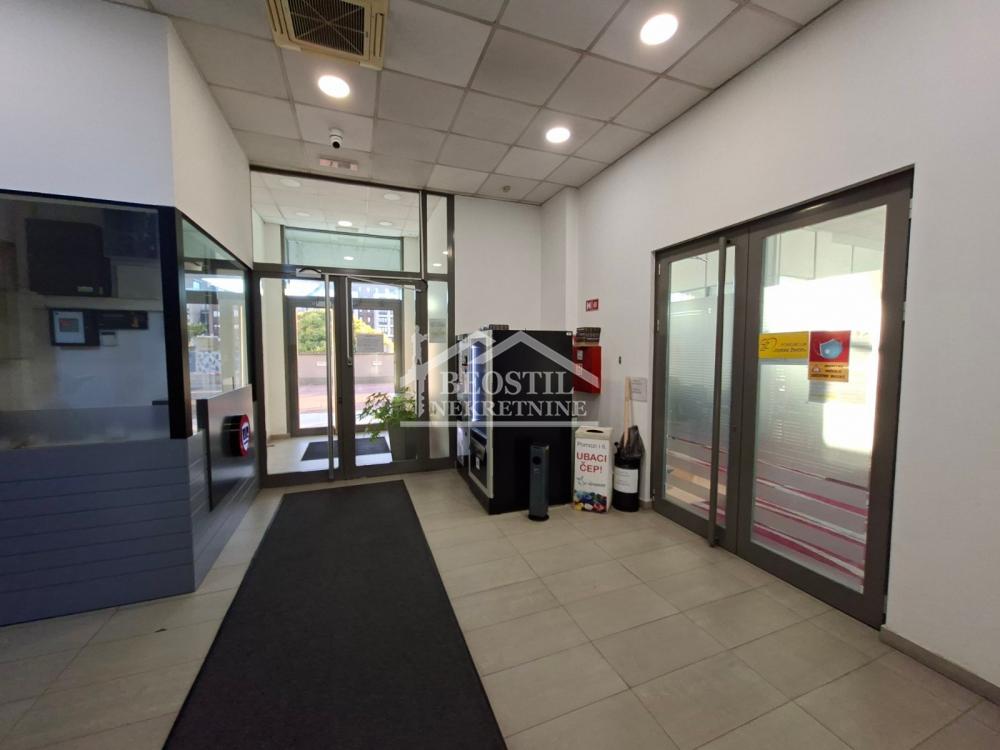 Lokal za izdavanje, Bežanijska Kosa 1, Beograd, 330m², 1. sprat, 4.950 €/mes