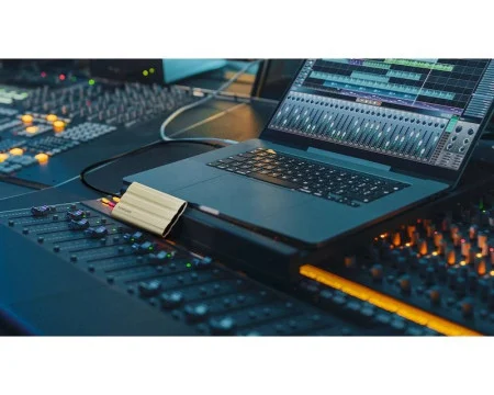 Samsung portable T7 shield 2TB bež eksterni SSD MU-PE2T0K