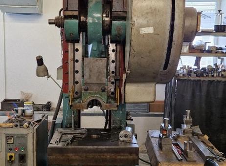 Ekscentarska presa SMERAL LEN 63 C
