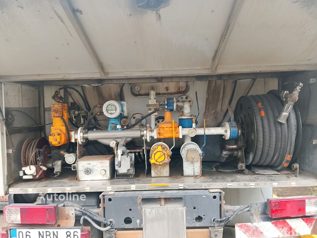 Isisan poluprikolica cisterna za gas
