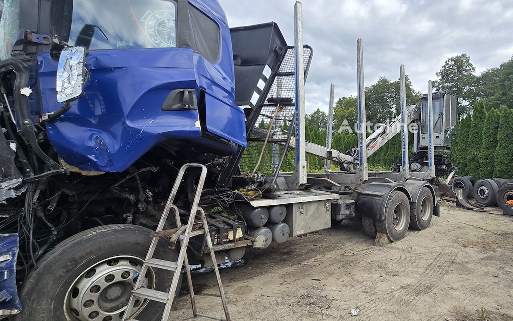 Scania R 500 kamion za prevoz drva nakon udesa