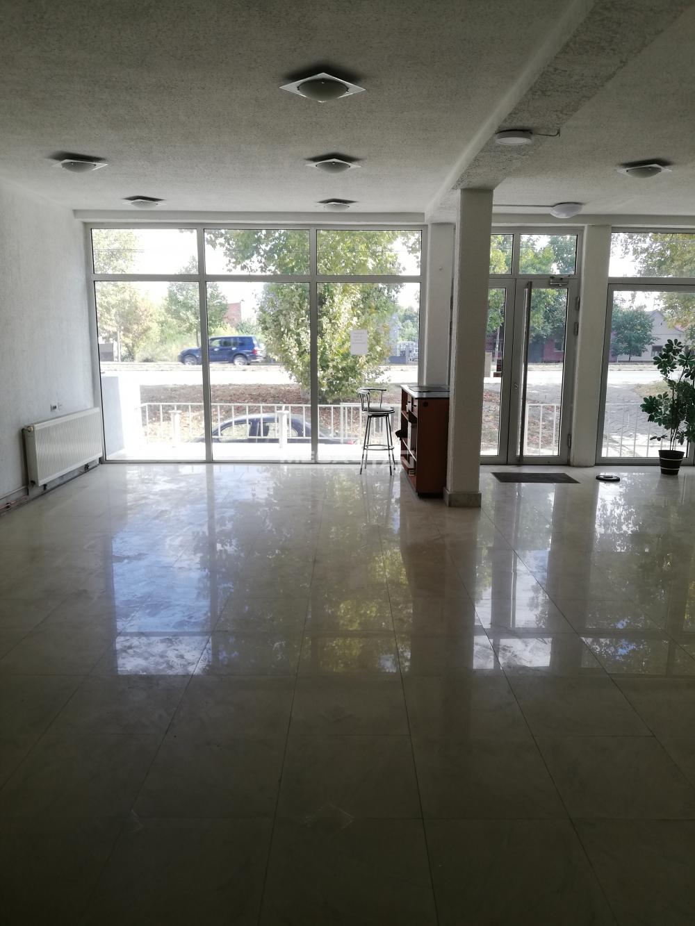Višenamenski poslovni prostor
270.000 €