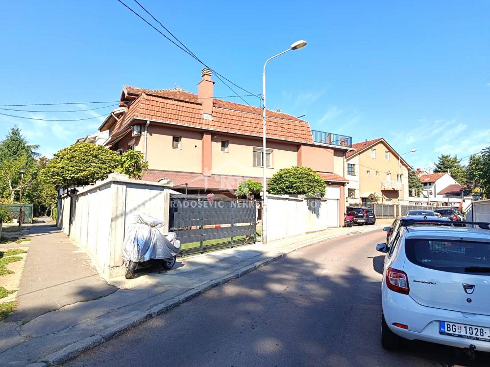 Petlovo brdo, Gočka, 291m2, terasa ID#1710
495.000 €