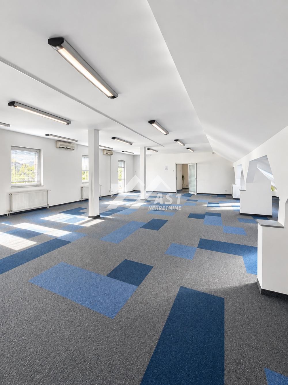 IZDAJE SE POSLOVNI PROSTOR U CENTRU GRADA ID#8127
2.999 €