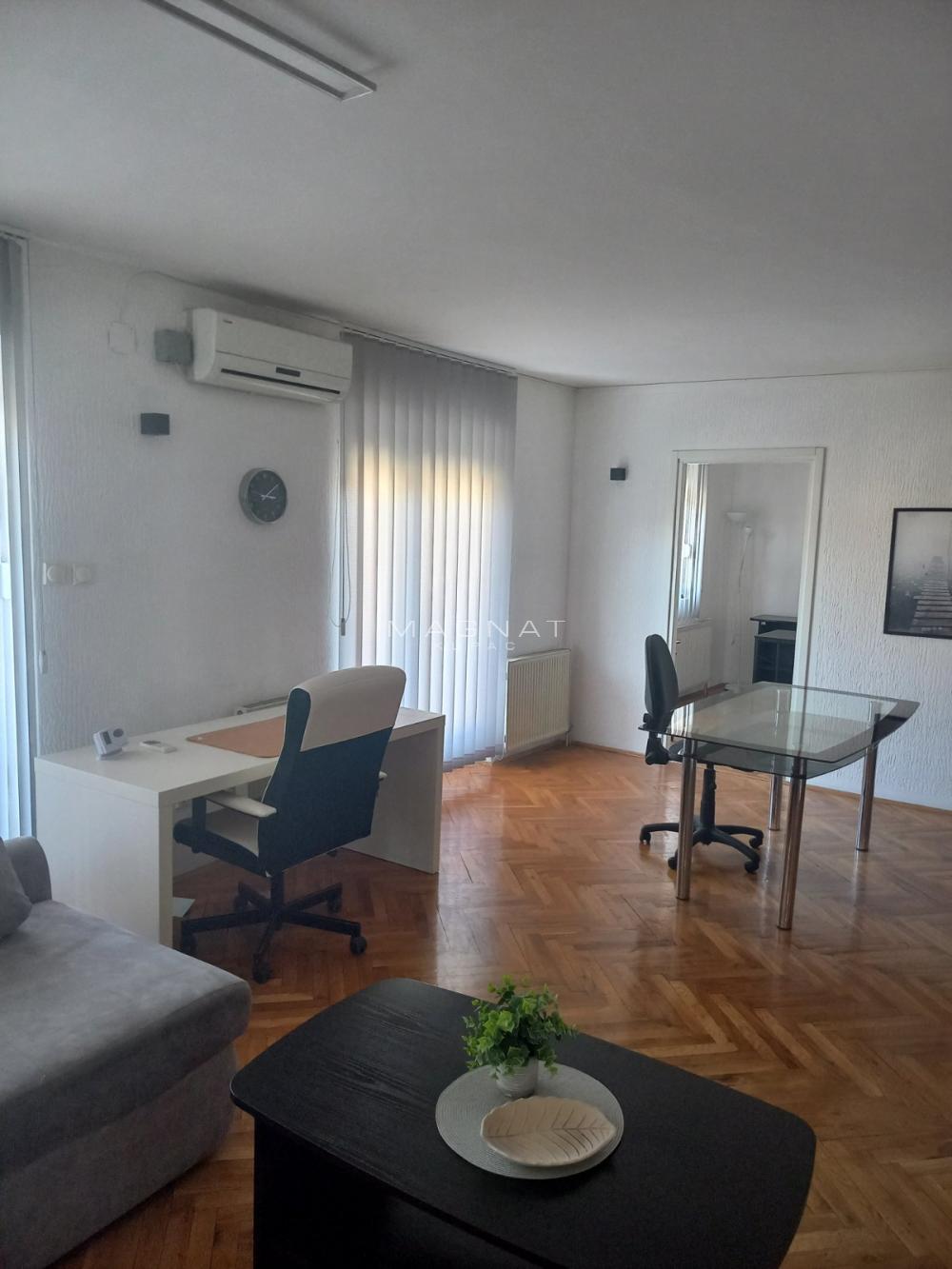 PP - Lokal, Banovo brdo, 103m2,parking mesto ID#5848
899 €