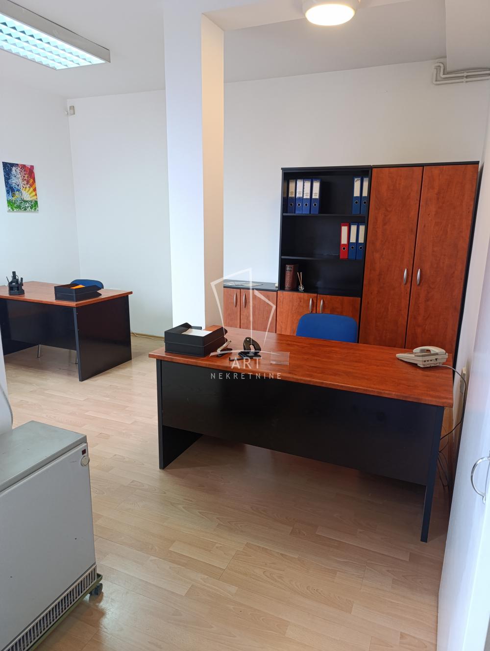 Komplet namešten poslovni prostor ID#1096211
600 €