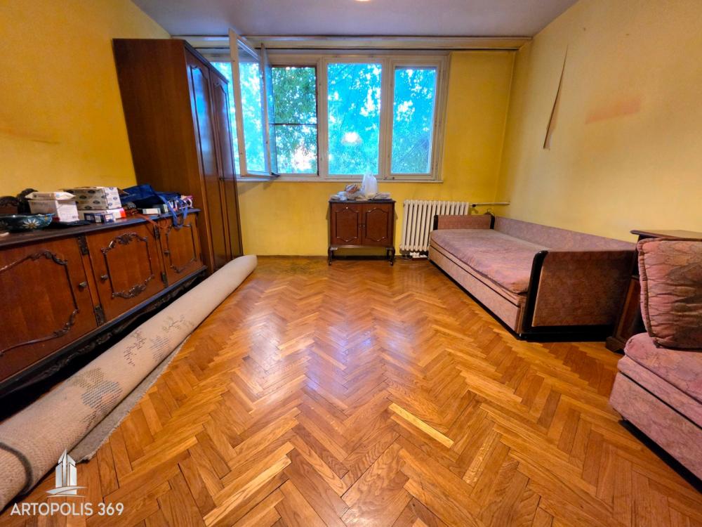 Uknjižen, prvi sprat, sa odvojenom sobom - Fontana ID#1522
250.000 €